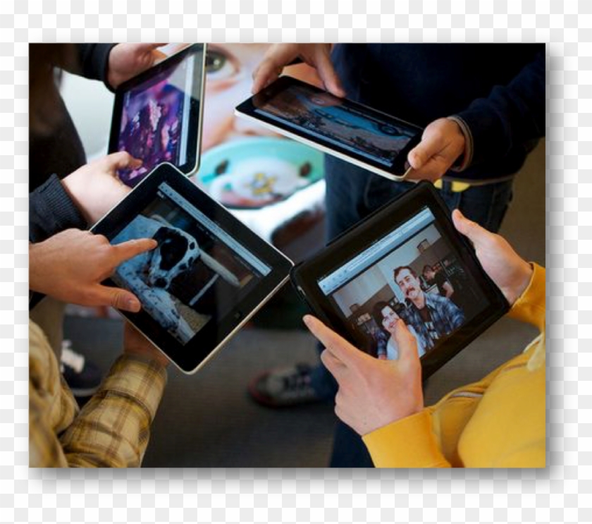 People Using Ipad, HD Png Download - 1021x857(#1009455) - PngFind